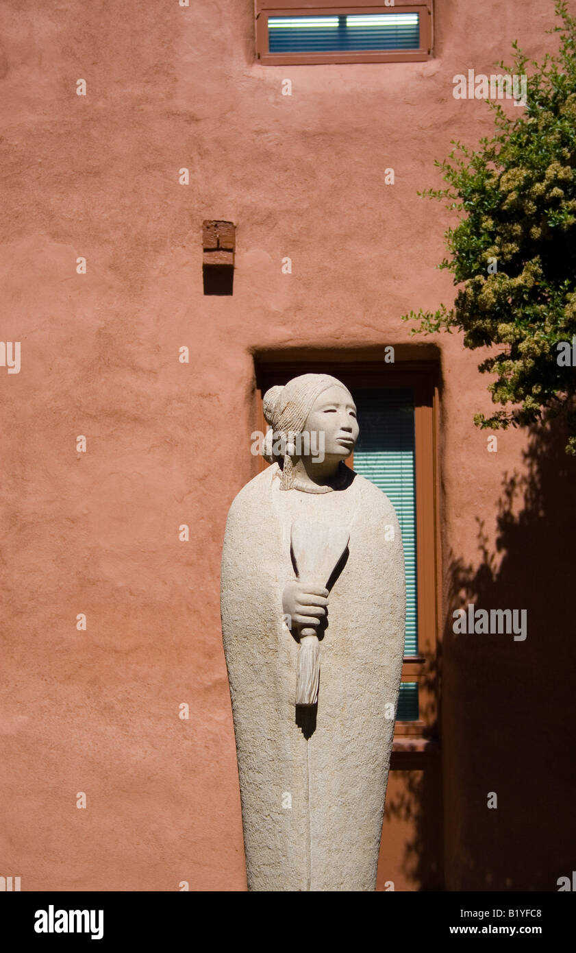 Native American sculpture in Santa Fe, New Mexico Stock Photo - Alamy