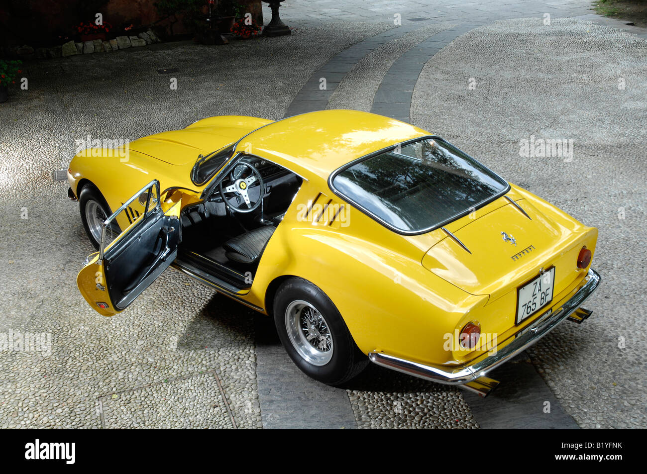 Ferrari 275 GTB-4 1966 Stock Photo - Alamy