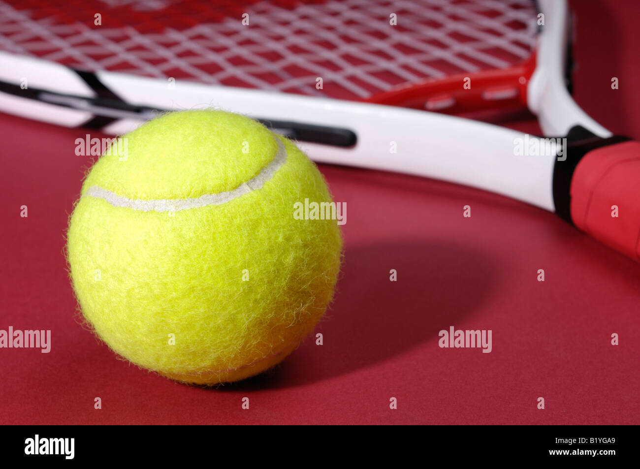 Tennis ball and tennis racket Stock Photo - Alamy