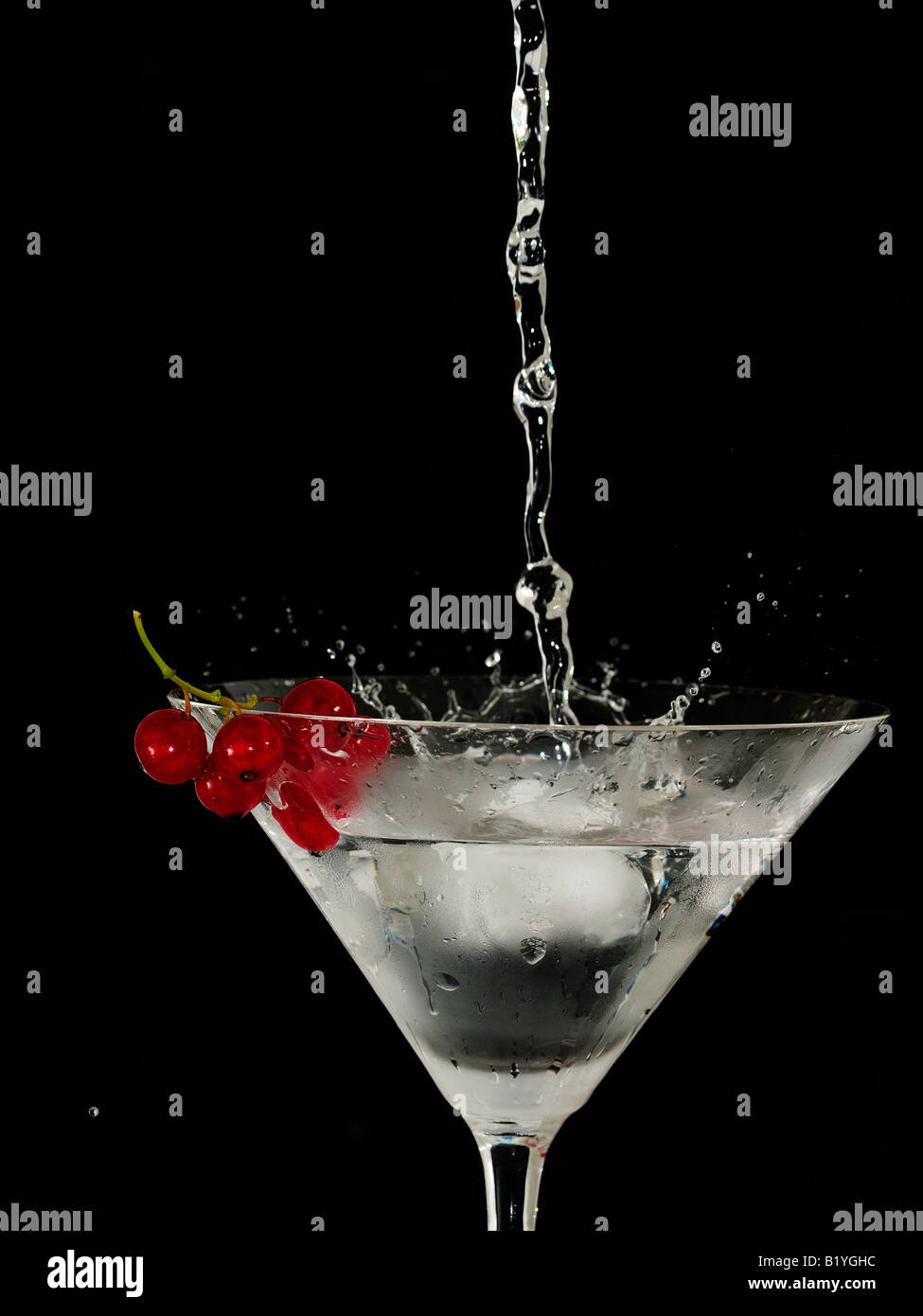 liquid splashing in a cocktail glas Stock Photo - Alamy