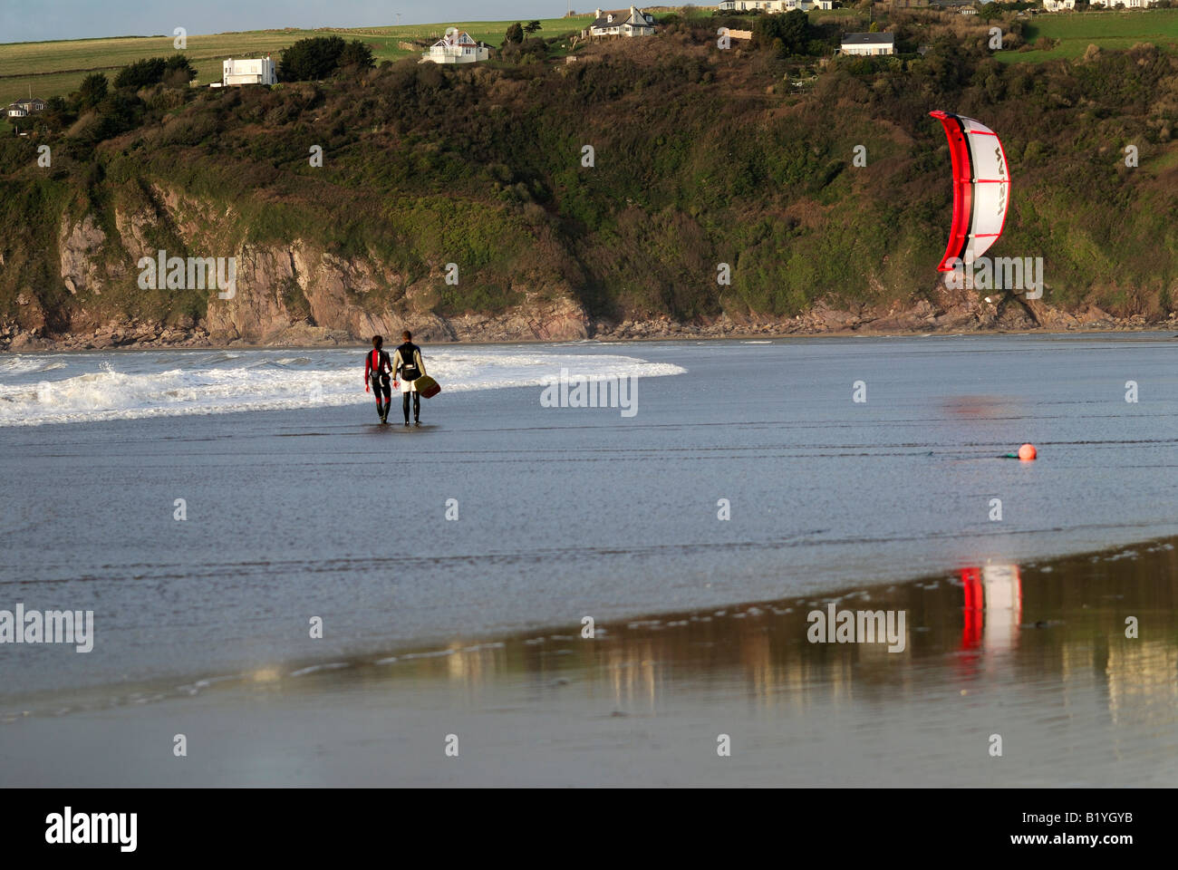 wind surfers at bantham beach south Devon Stock Photo - Alamy
