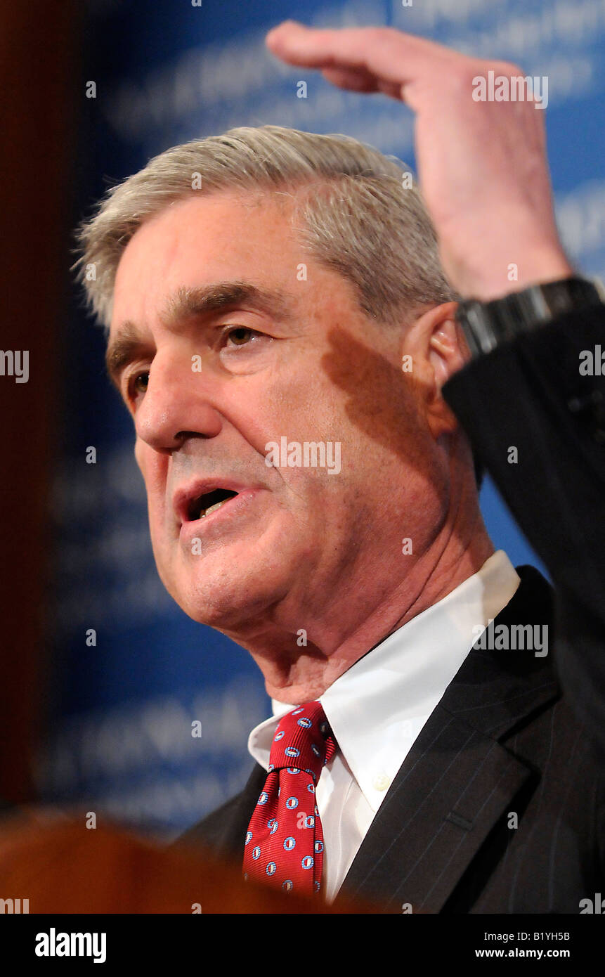 Fbi director robert s mueller iii hi-res stock photography and images ...