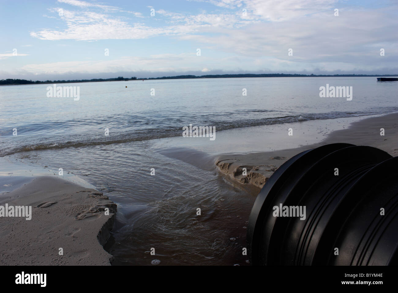 WATER SEWERAGE DRAIN FLOWING OUT TO OCEAN HORIZONTAL BDA11190 Stock ...