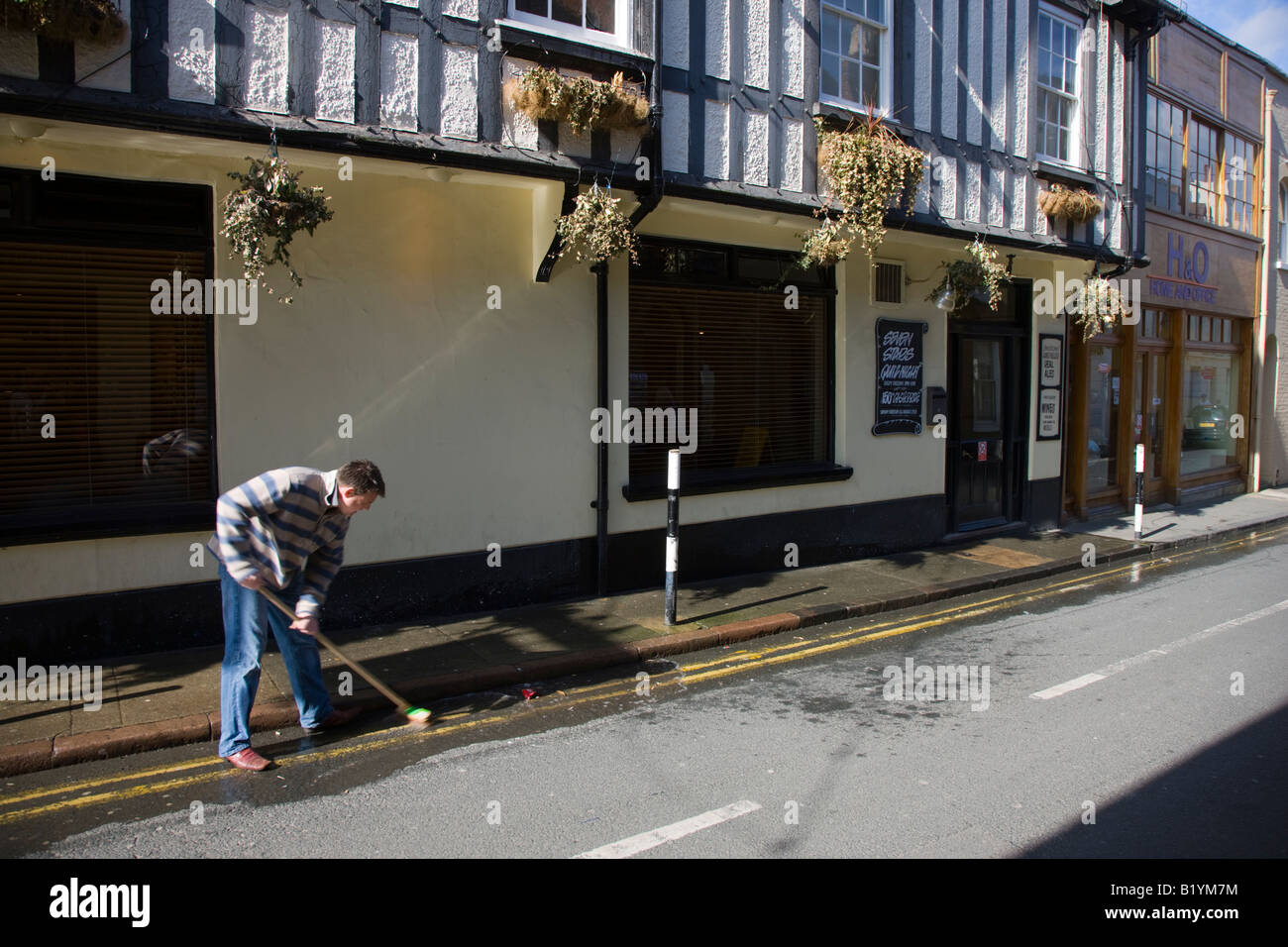 Man sweeping street hi-res stock photography and images - Alamy