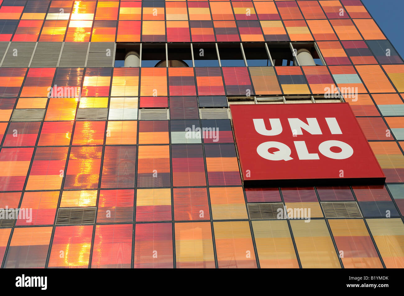 Uni qlo hi-res stock photography and images - Alamy