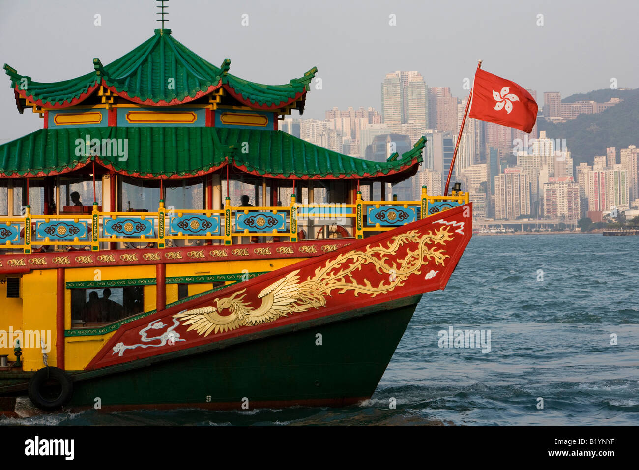 A traditional chinese boat on Hong Kong harbour Stock Photo - Alamy