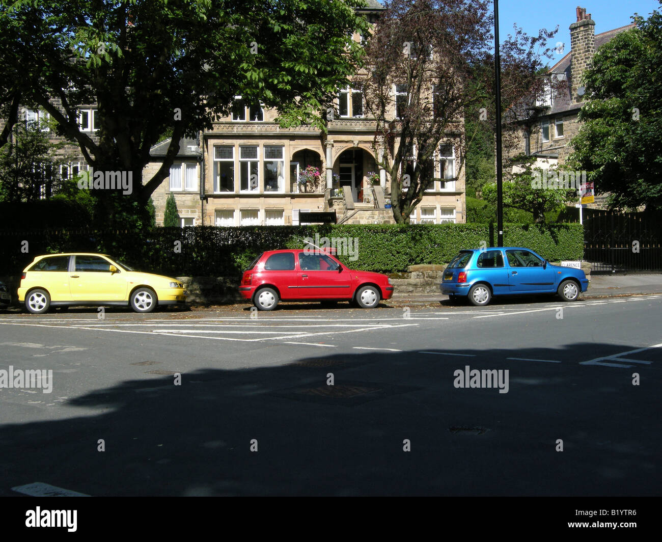 Red and blue cars hi-res stock photography and images - Alamy