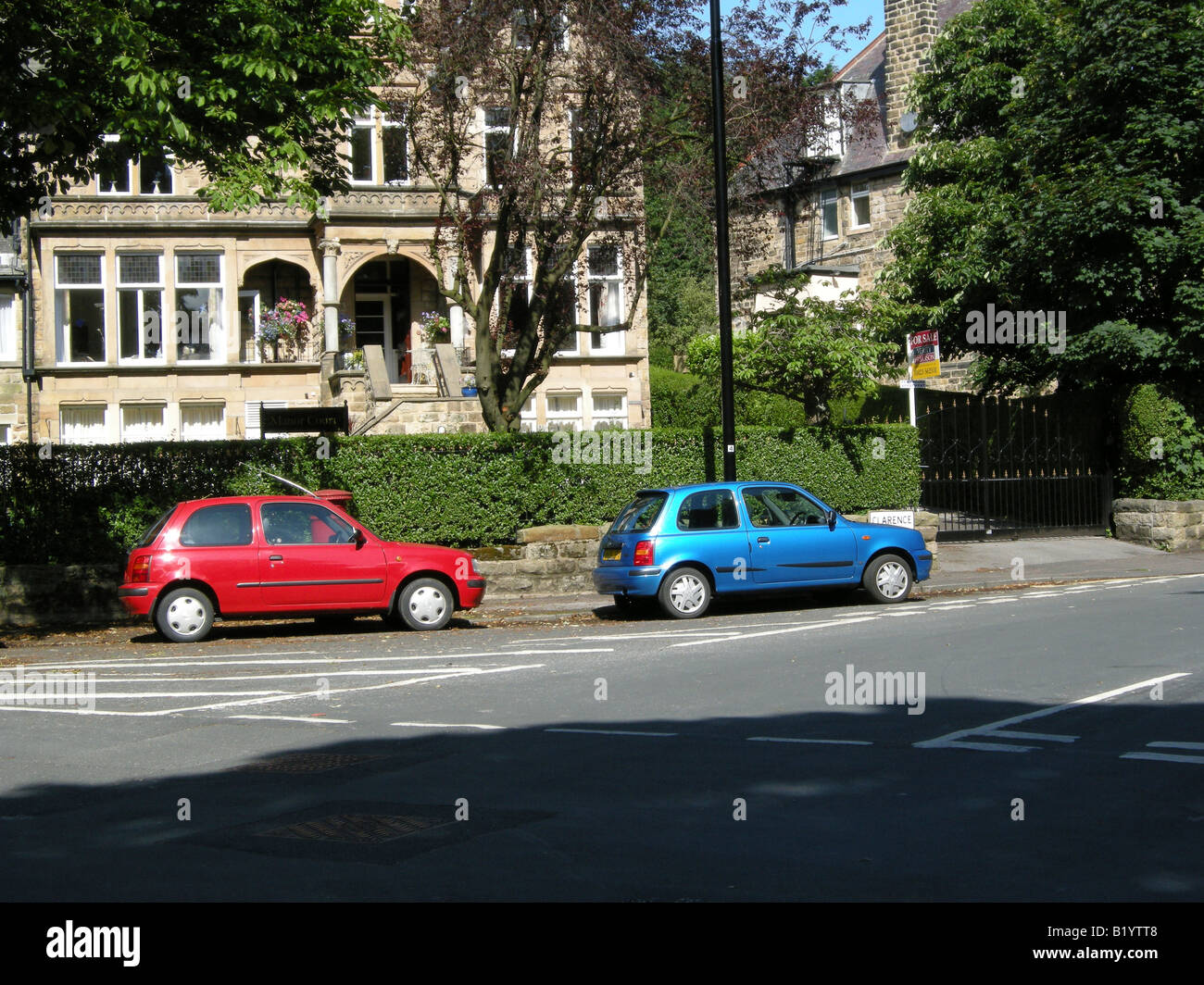 Red and blue cars hi-res stock photography and images - Alamy