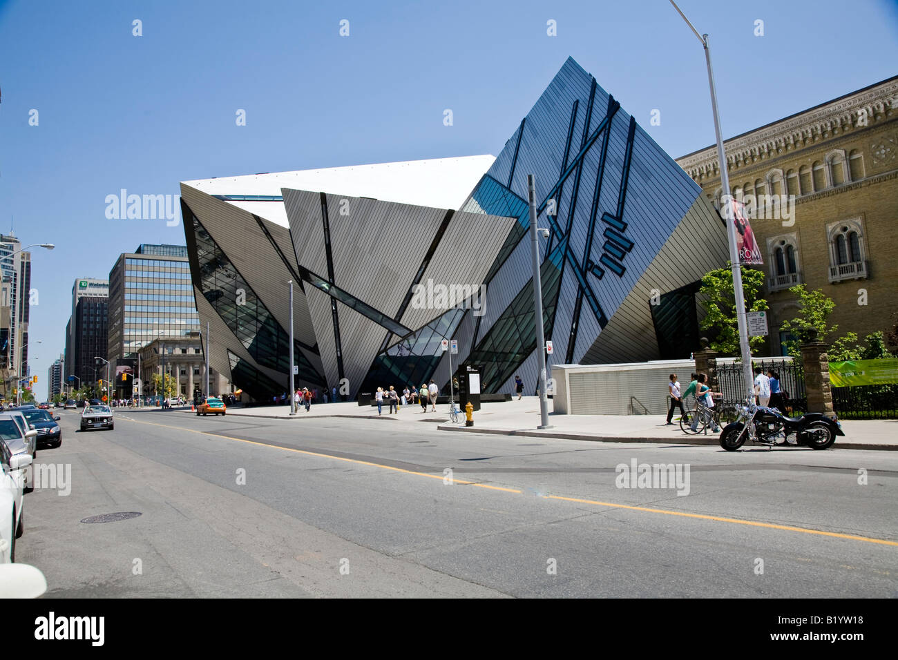 Cristal by Michael Lee Chin at the Royal Ontario Museum Toronto;Ontario ...