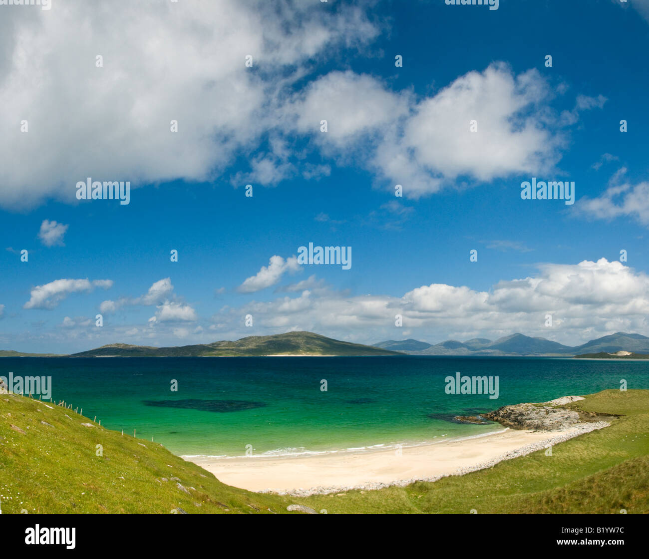 Taransay isle sandy beach seascape hi-res stock photography and images ...