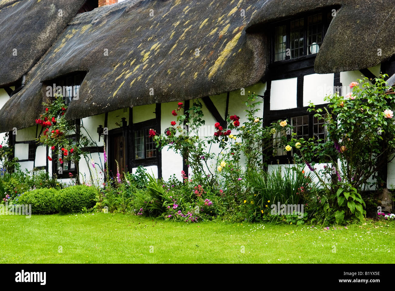 Timber cottage hi-res stock photography and images - Alamy