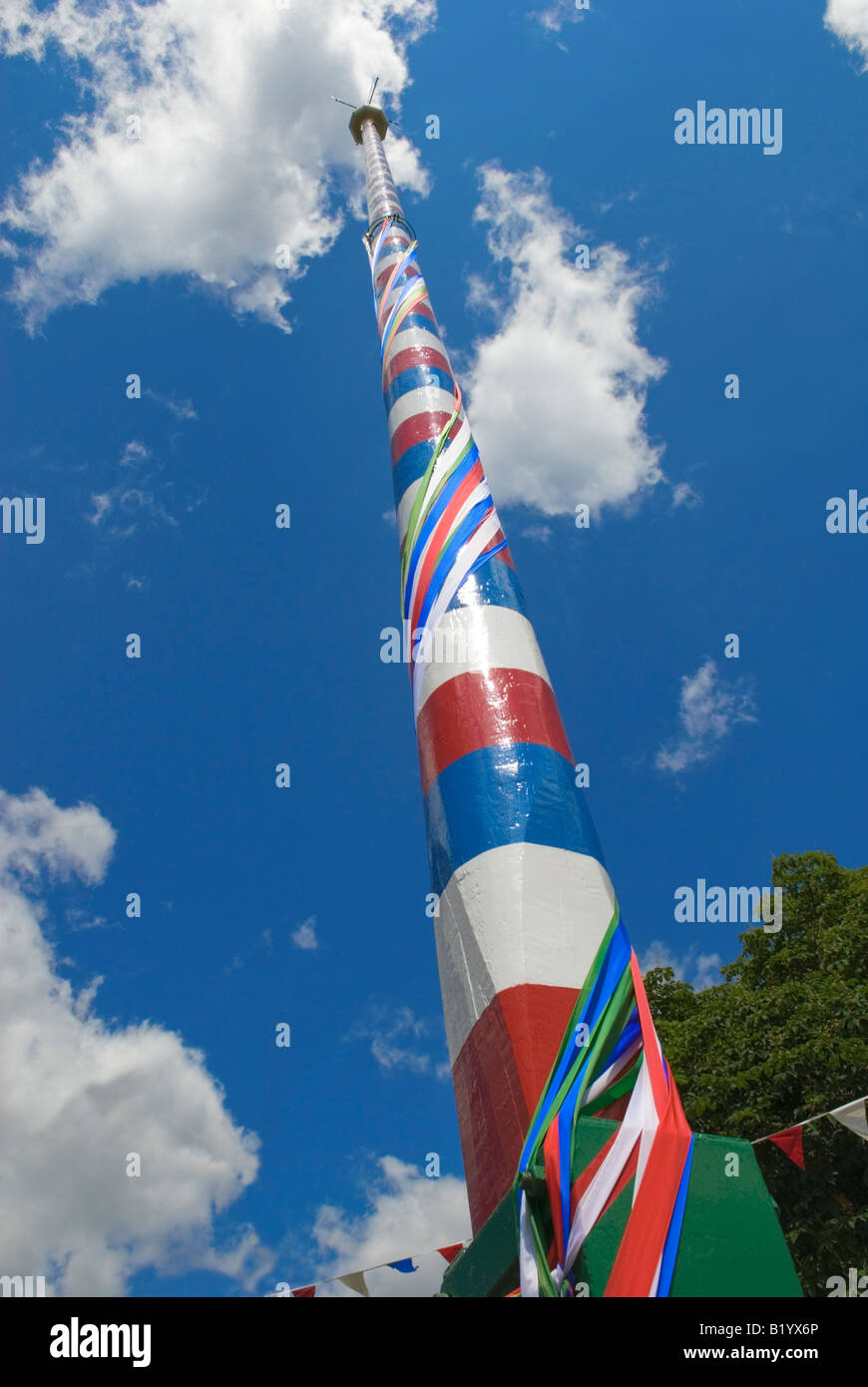 New Offenham Maypole erected in March 2008 Stock Photo - Alamy