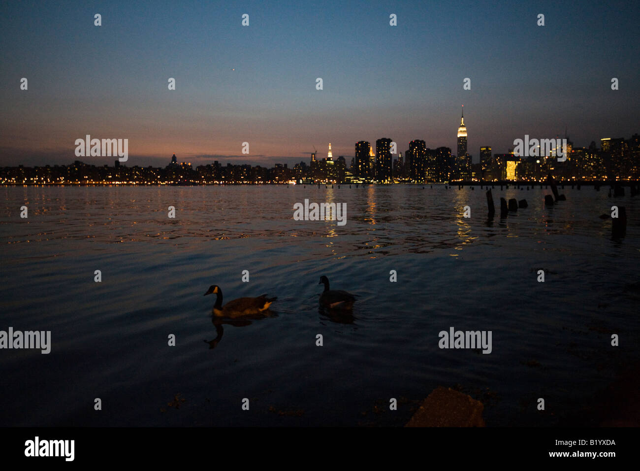 View manhattan from greenpoint brooklyn hi-res stock photography and ...