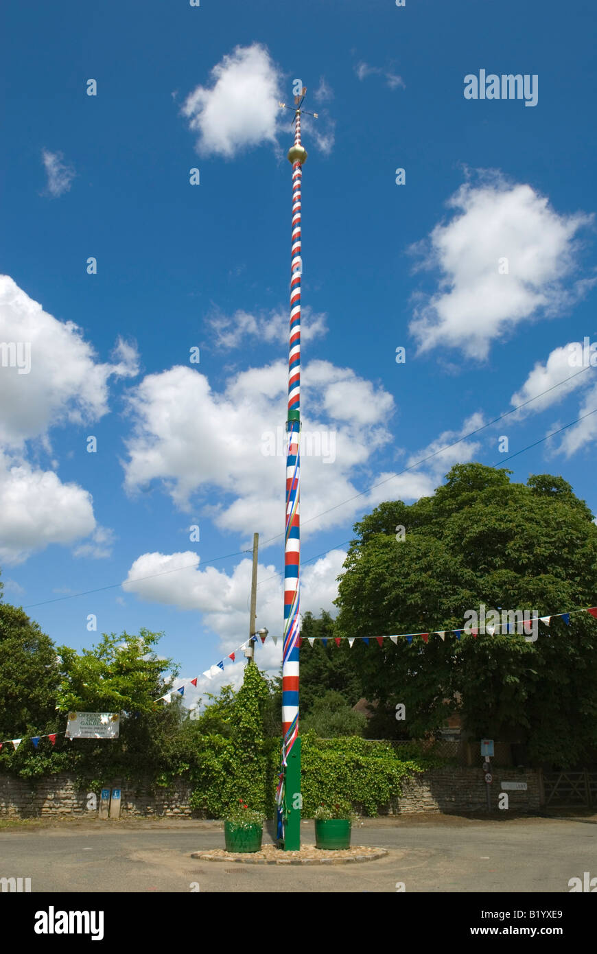 New Offenham Maypole erected in March 2008 Stock Photo - Alamy