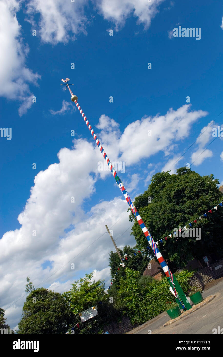 Offenham maypole wake hi-res stock photography and images - Alamy