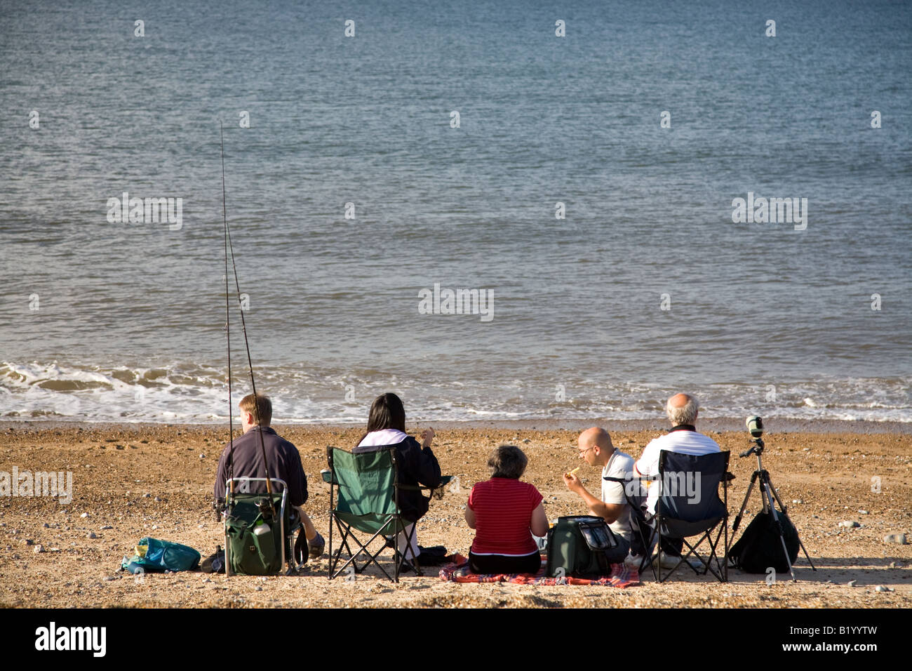 Family coast seaside hi-res stock photography and images - Alamy