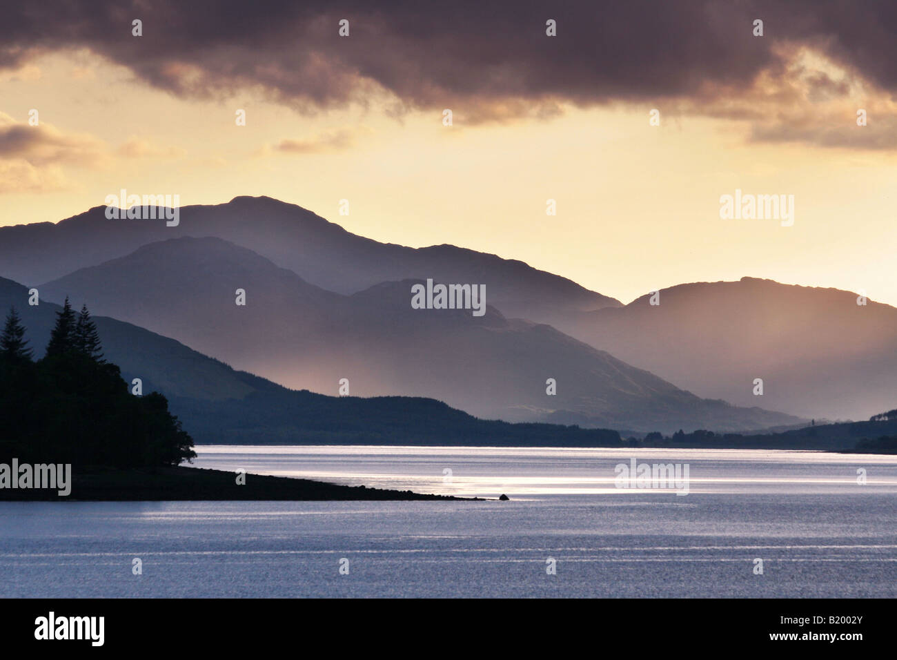 Serene loch hi-res stock photography and images - Alamy