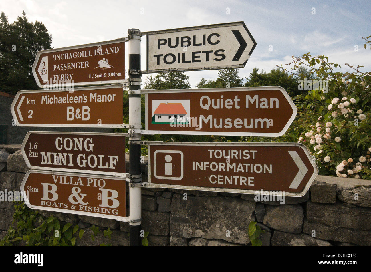 Road Signs Ireland Stock Photos & Road Signs Ireland Stock Images - Alamy