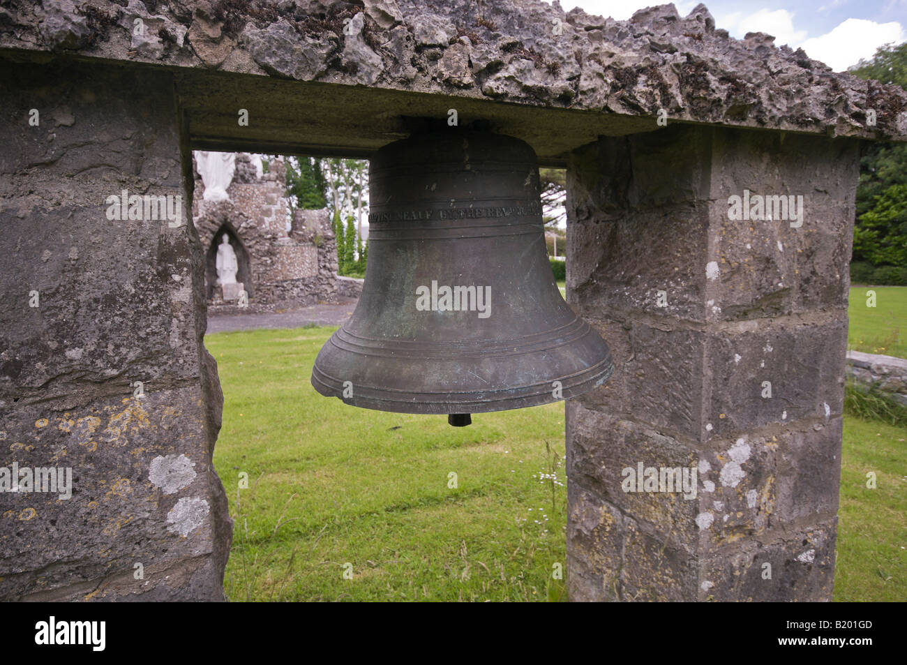 Ring gong hi-res stock photography and images - Alamy
