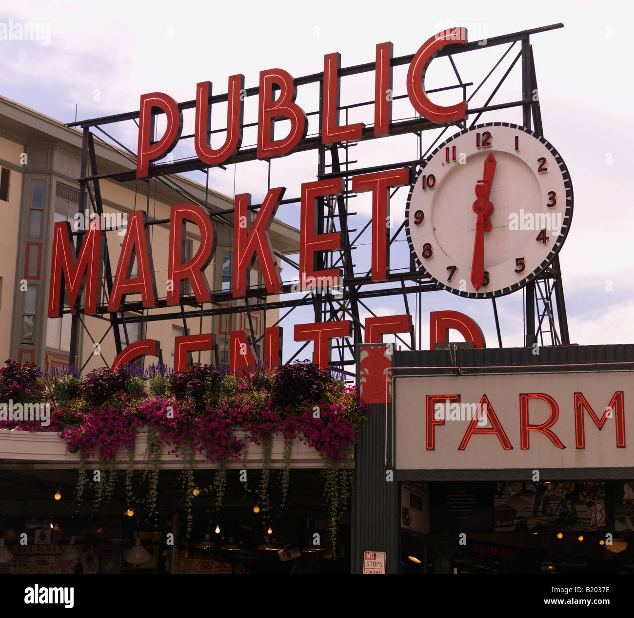 World famous pike place fish market hi-res stock photography and images ...