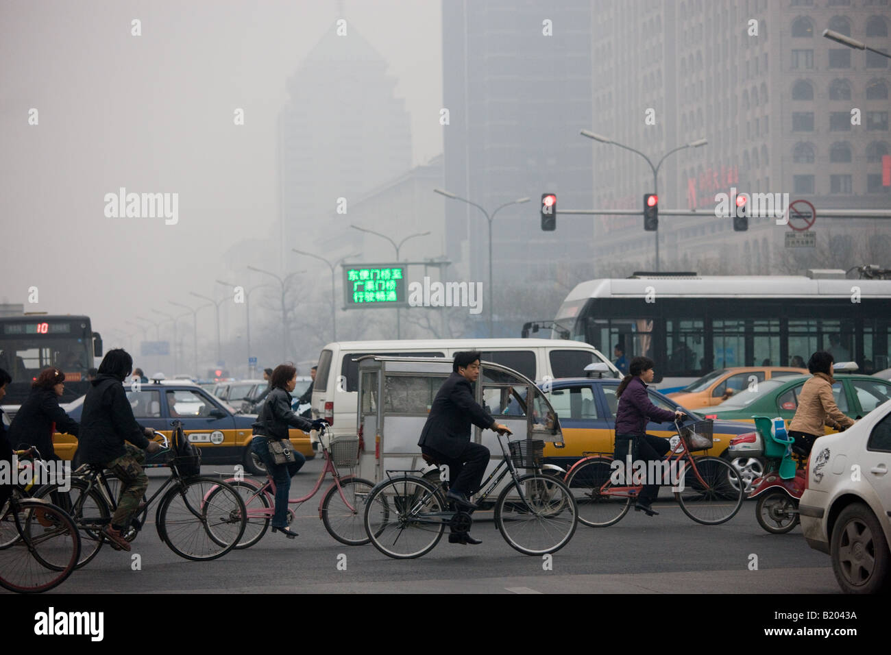 Traffic air pollution hi-res stock photography and images - Alamy