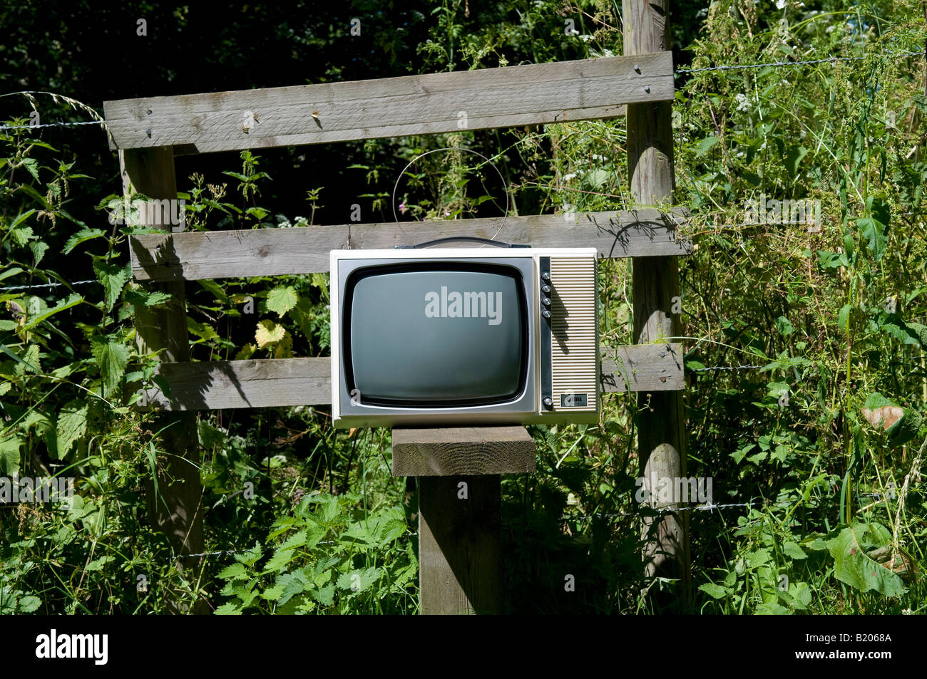 Retro television outside hi-res stock photography and images - Alamy