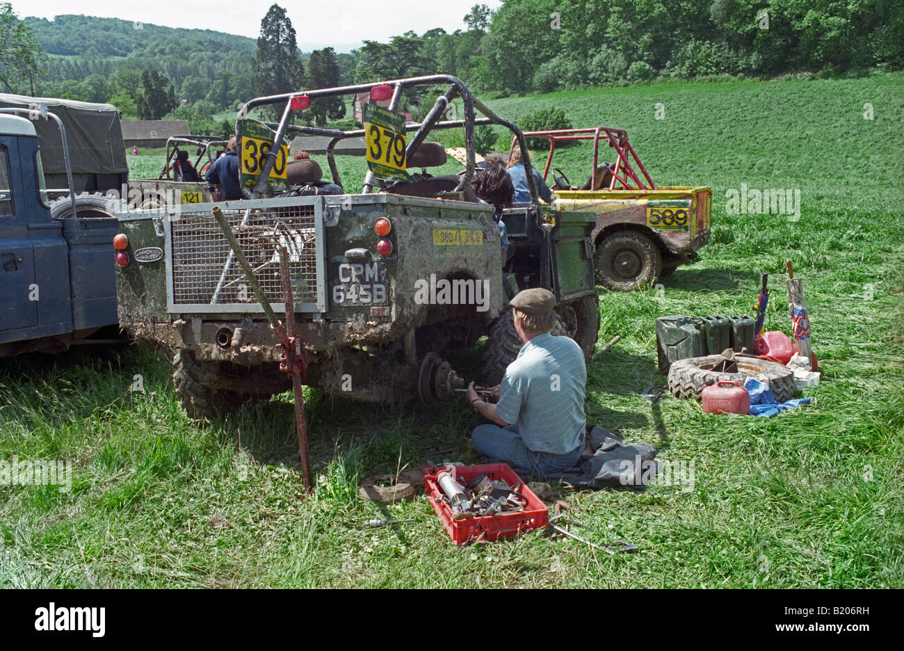Land rover breakdown vehicle hi-res stock photography and images - Alamy