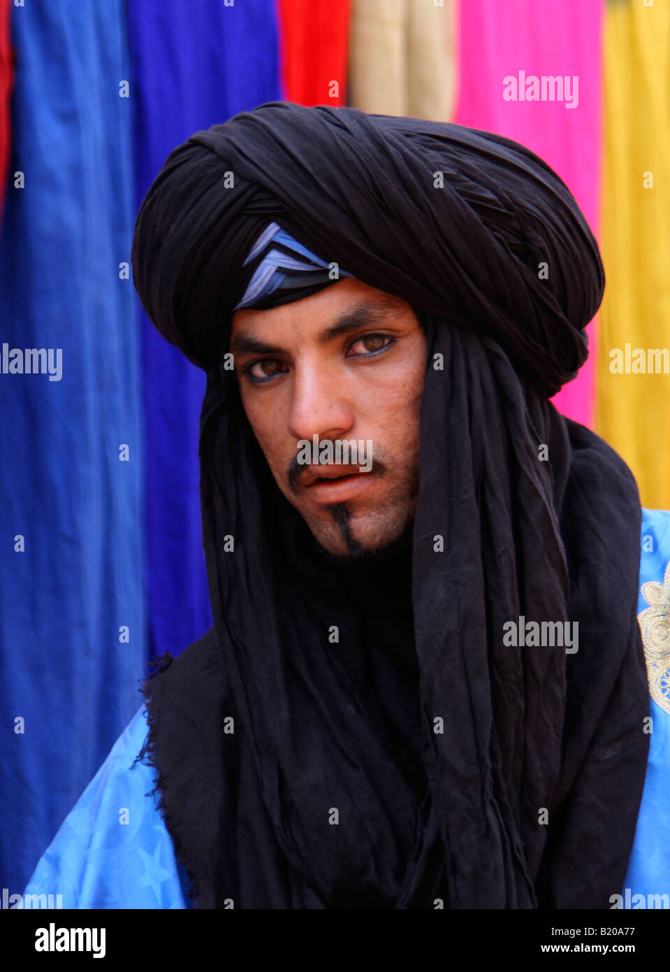 Berber man blue turban morocco hi-res stock photography and images - Alamy