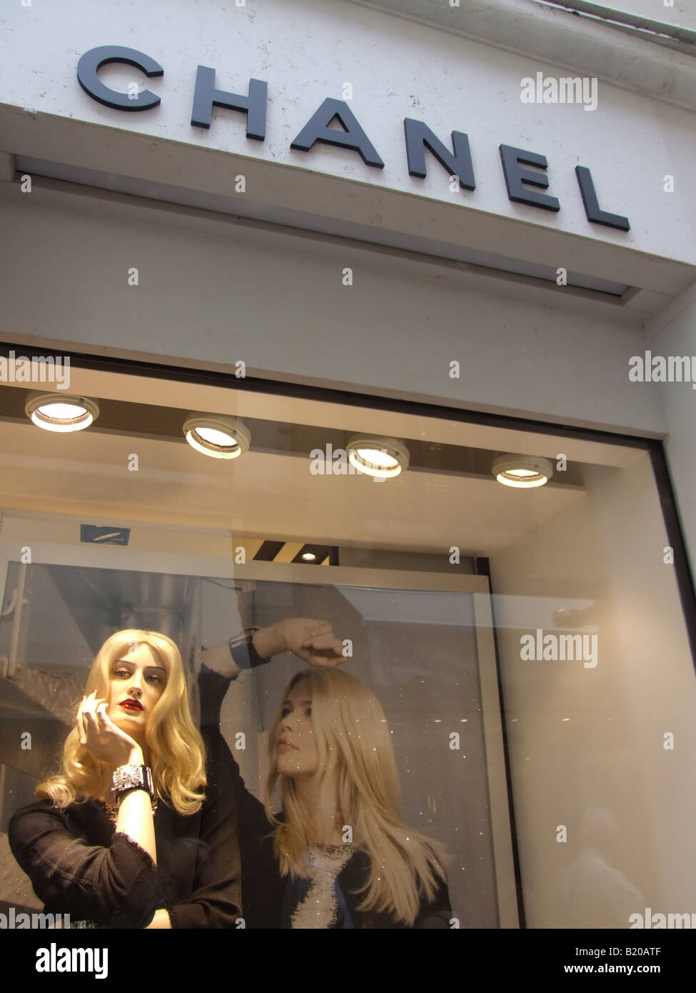chanel shop window display, venice, italy Stock Photo - Alamy
