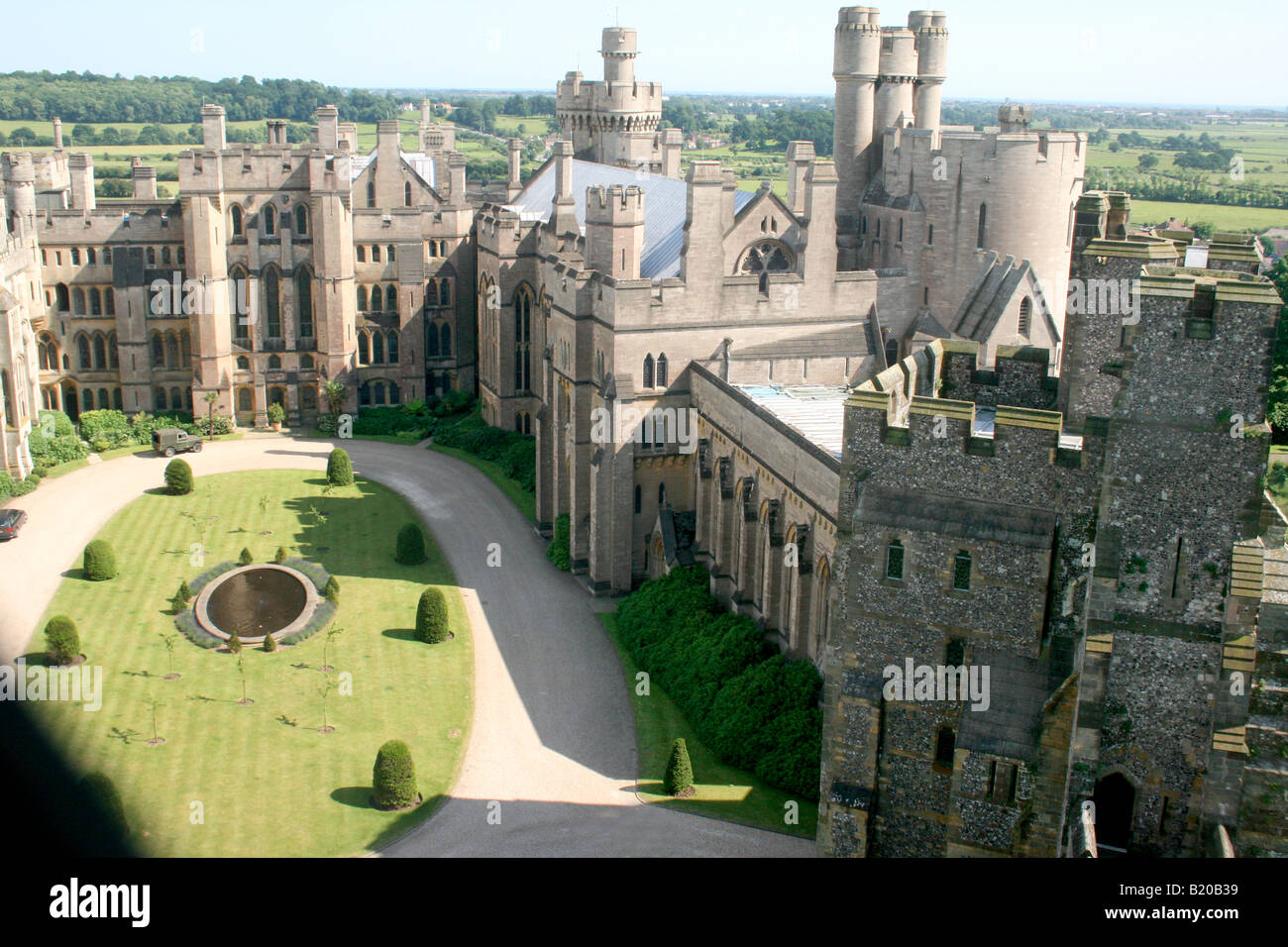 English castle towers hi-res stock photography and images - Alamy