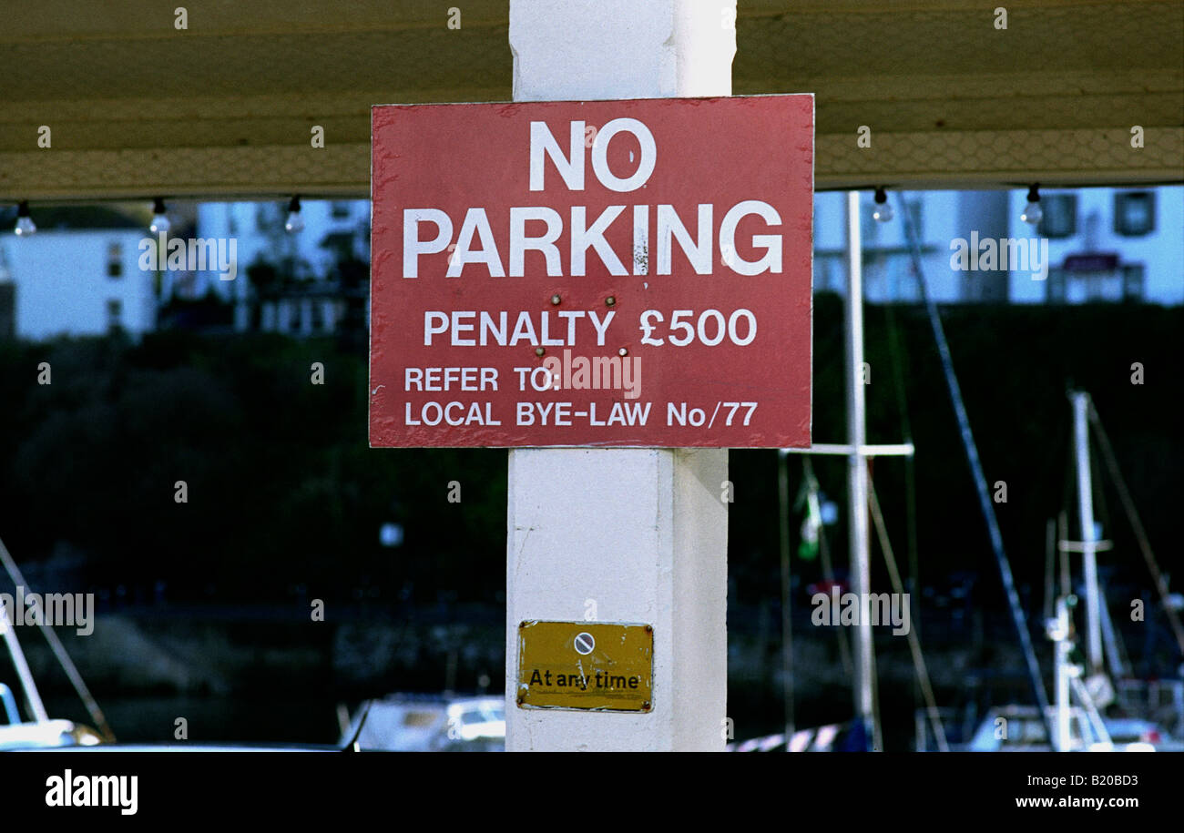 Parking fine warning sign hi-res stock photography and images - Alamy