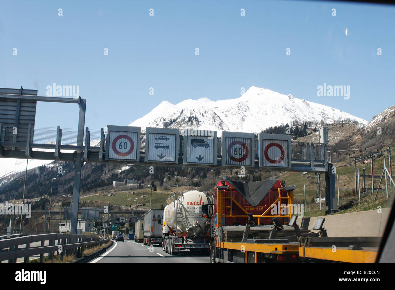 Trucks traffic jam hi-res stock photography and images - Alamy