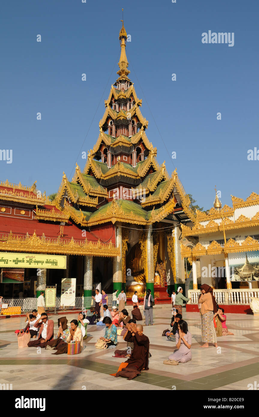 people praying , shwedagon pagoda , rangoon burma (myanmar Stock Photo ...