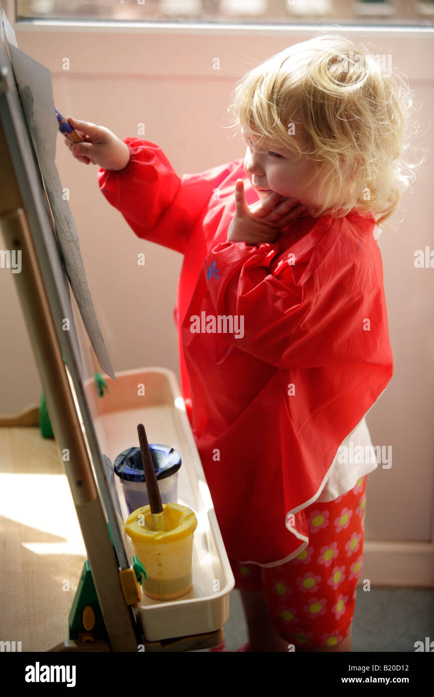 Artist wearing painting smock hi-res stock photography and images - Alamy