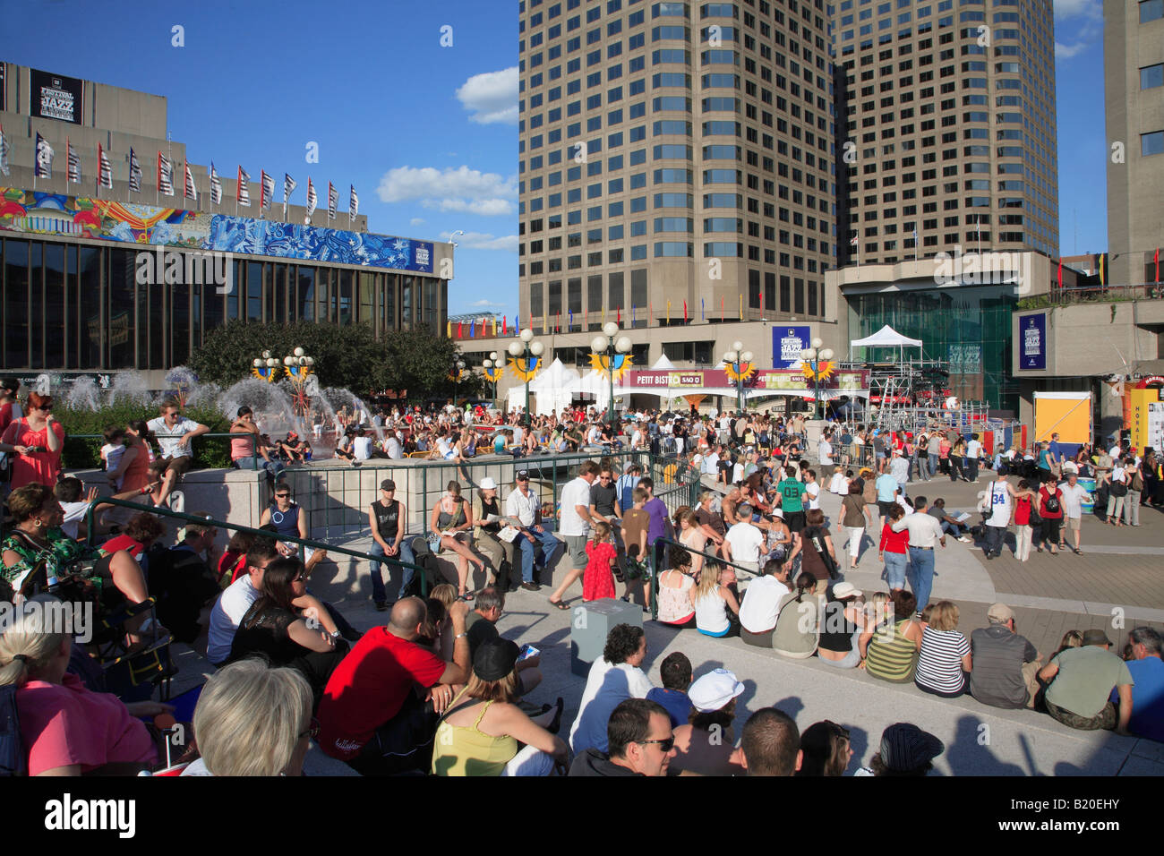 Canada Quebec Montreal Jazz Festival crowd Stock Photo - Alamy