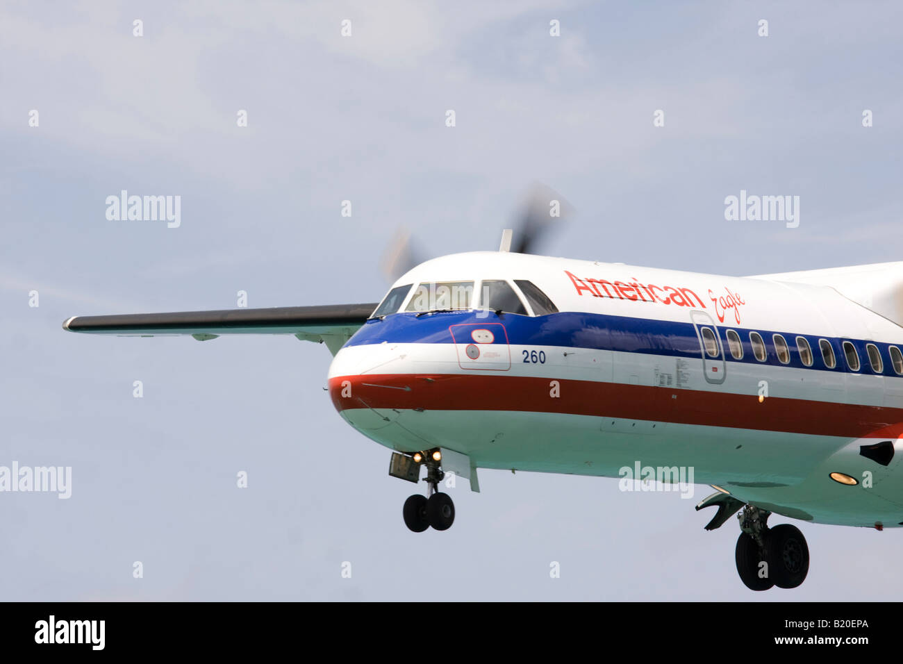 Aircraft on final hi-res stock photography and images - Alamy