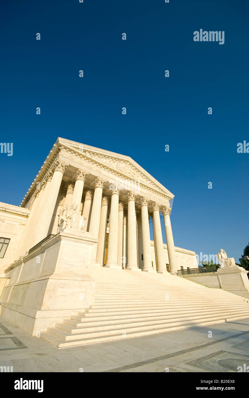WASHINGTON DC, United States — The US Supreme Court building, located ...