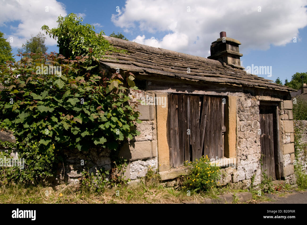 Derbyshire outbuilding hi-res stock photography and images - Alamy
