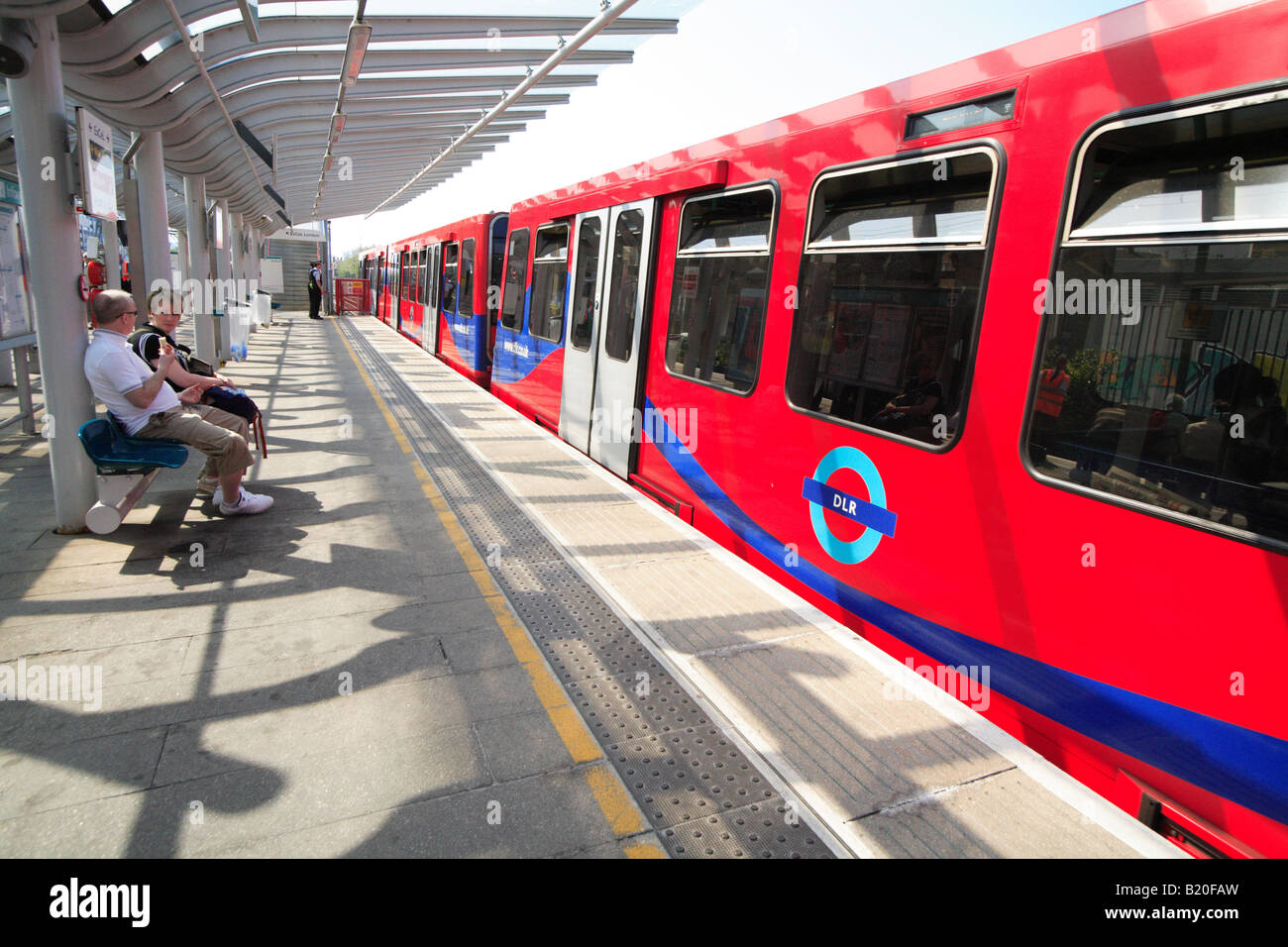 Custom house dlr station hi-res stock photography and images - Alamy