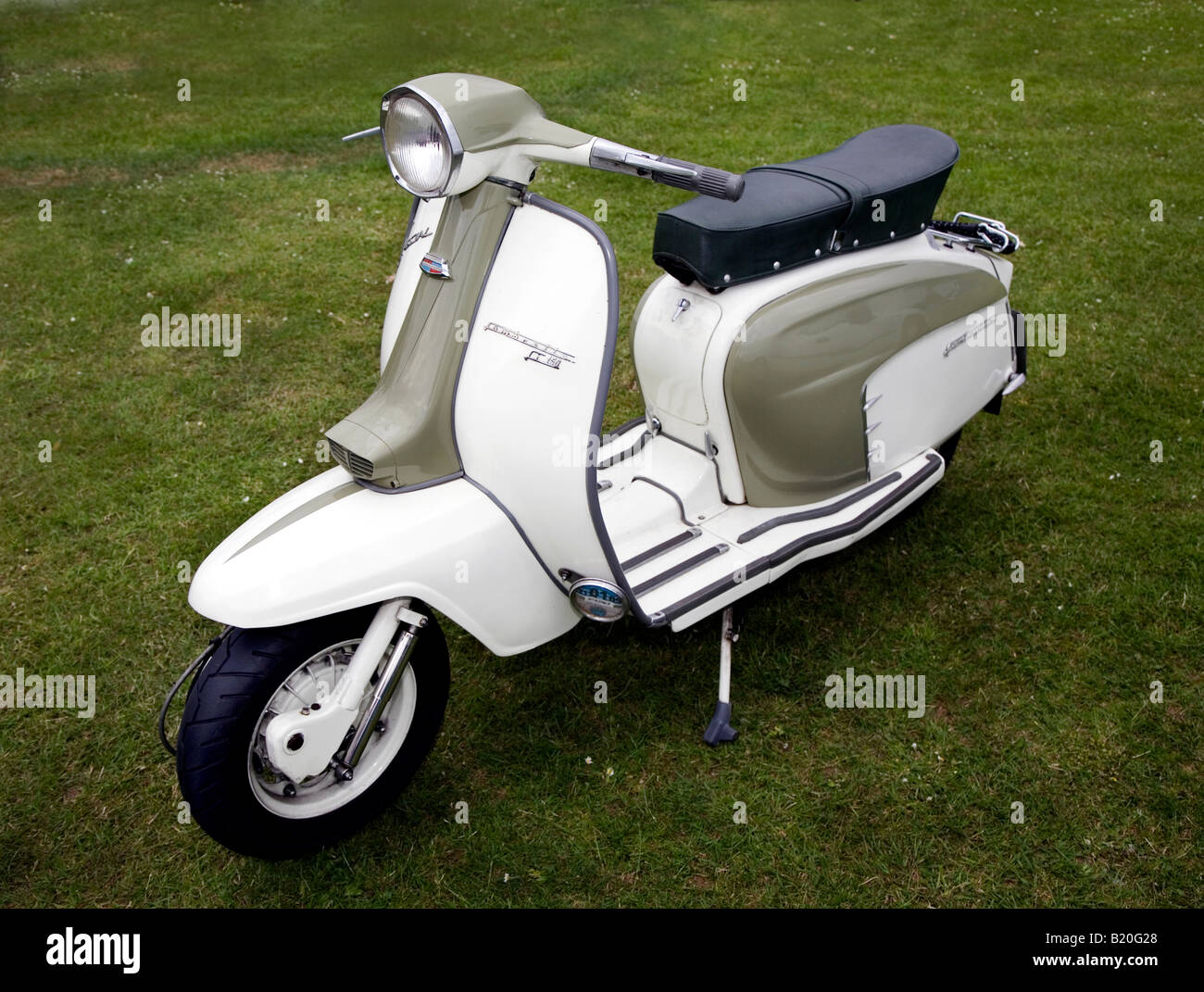 Mods 1960s hi-res stock photography and images - Alamy