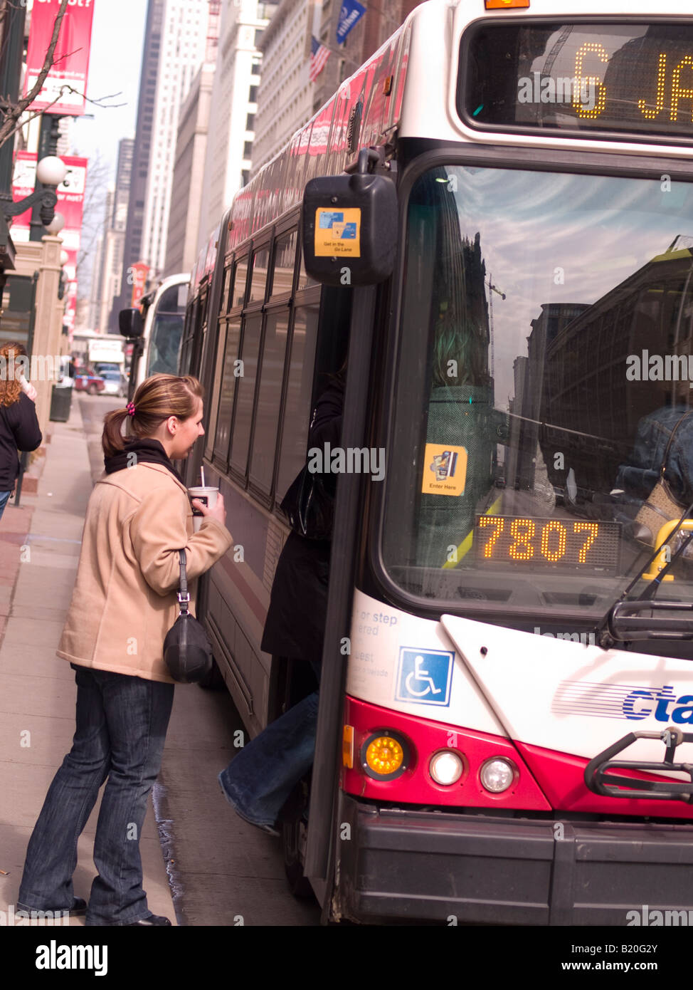 Cta bus chicago hi-res stock photography and images - Alamy