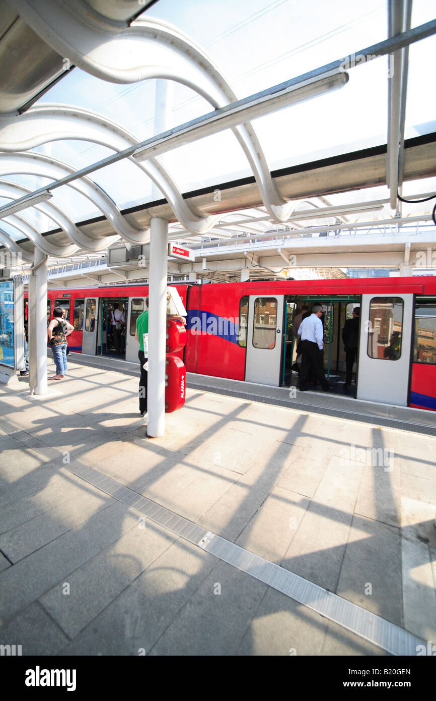 Custom house dlr station hi-res stock photography and images - Alamy