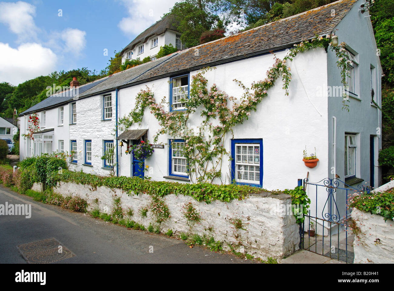a typical cornish cottage at helford in cornwall,uk Stock Photo - Alamy