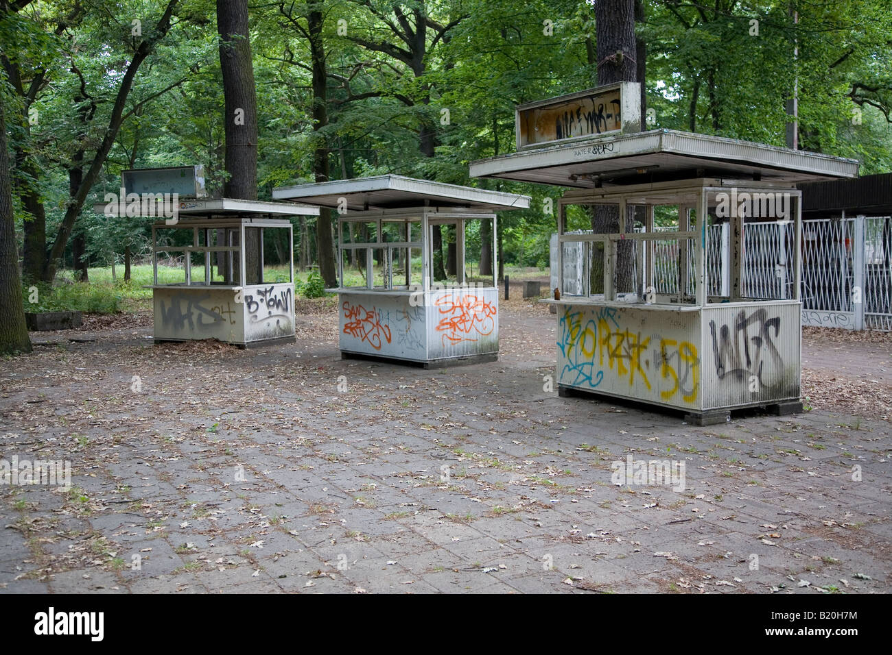 Theme park ticket booth hi-res stock photography and images - Alamy