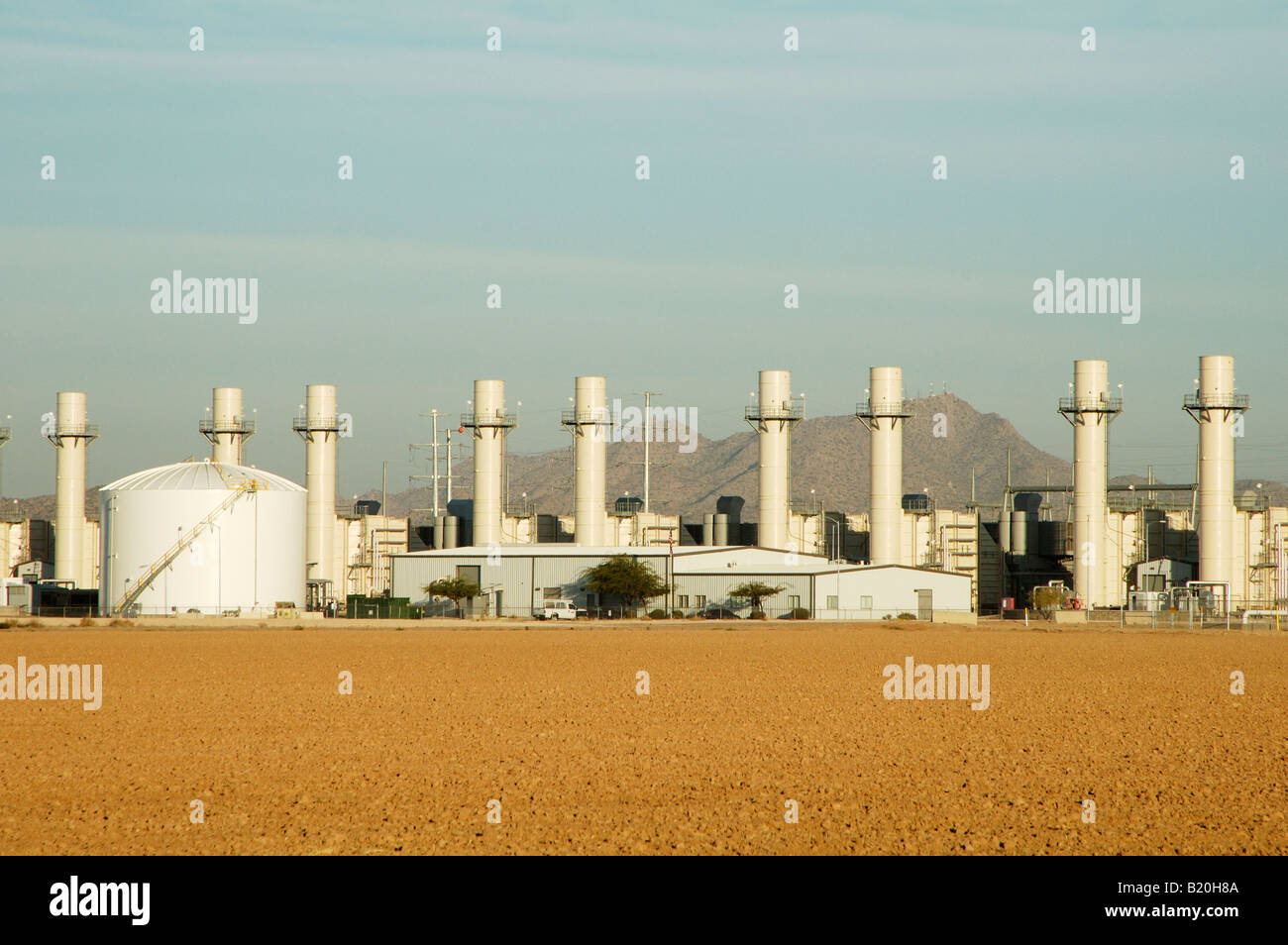 a gas fired power plant in Arizona providing electricty to the power ...