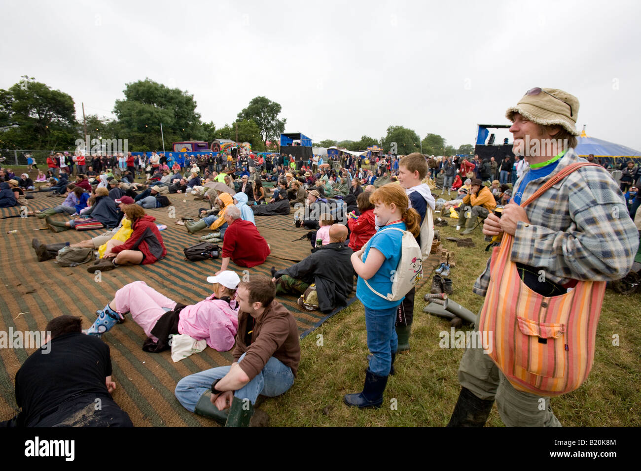 Party goers crowd hi-res stock photography and images - Alamy