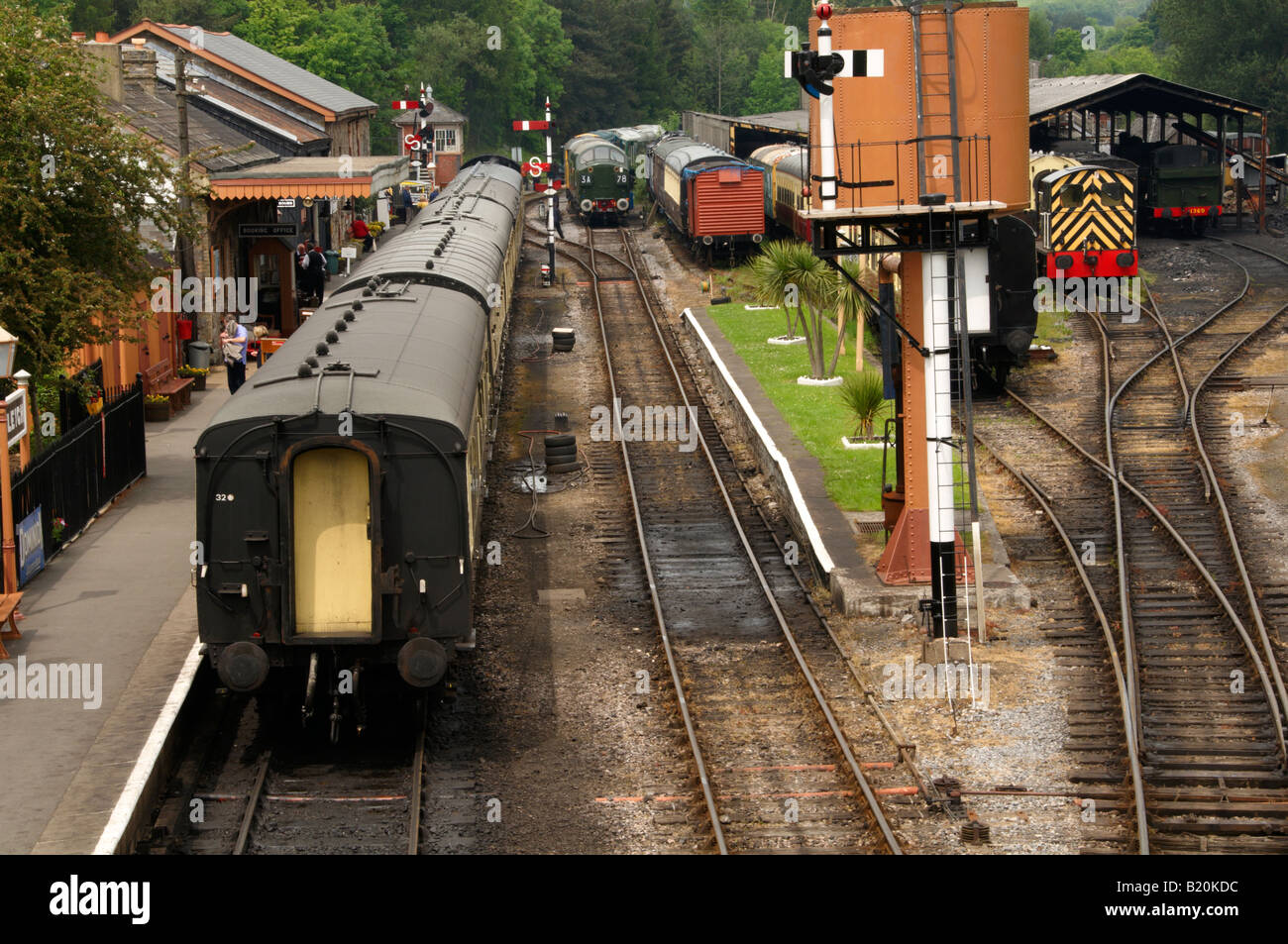 steam train just come into buckfastleigh station Stock Photo - Alamy steam train just come into buckfastleigh station Stock Photo - Alamy