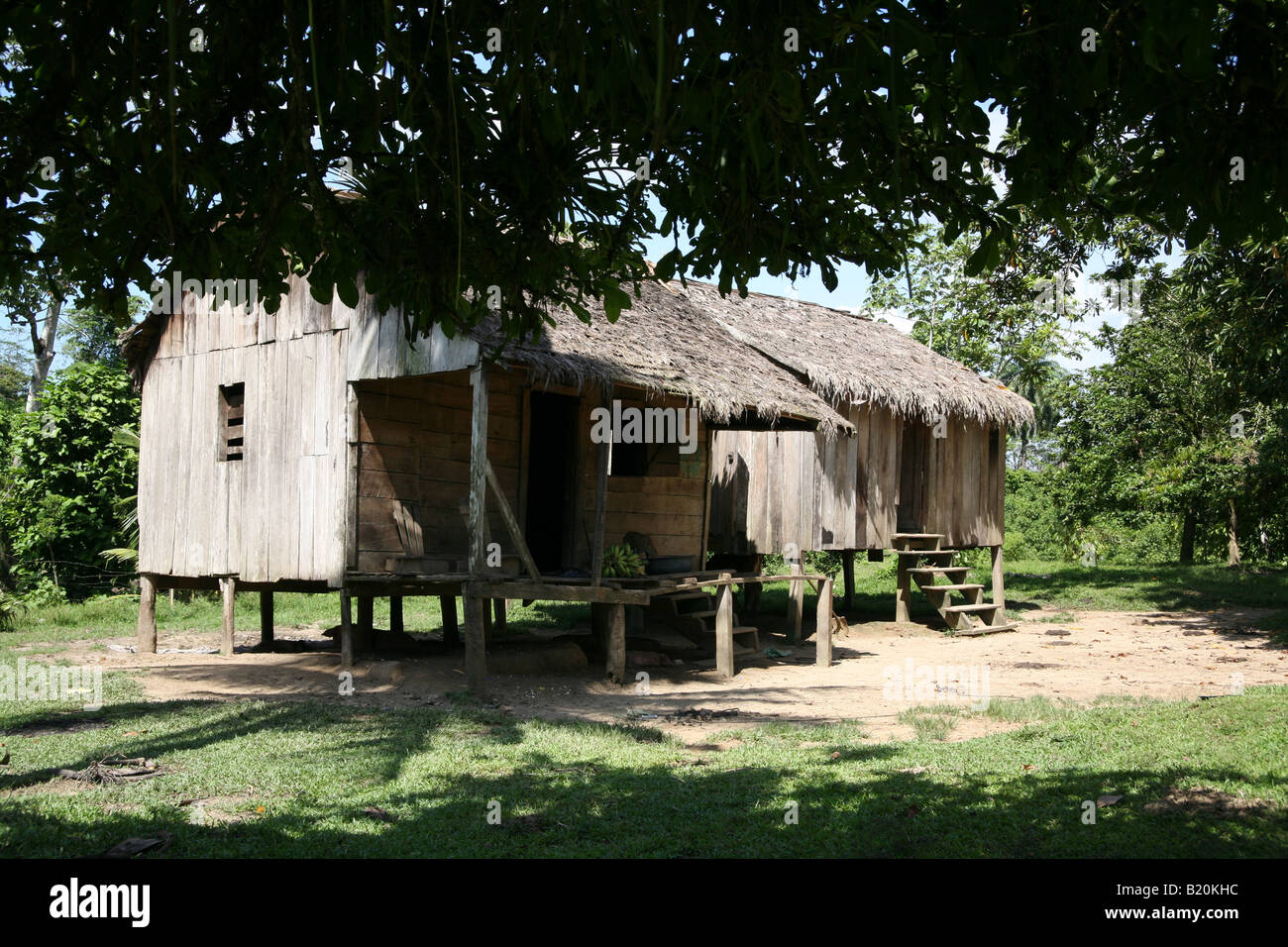 Typical Miskit house, Palacio, La Mosquitia, Honduras Stock Photo - Alamy