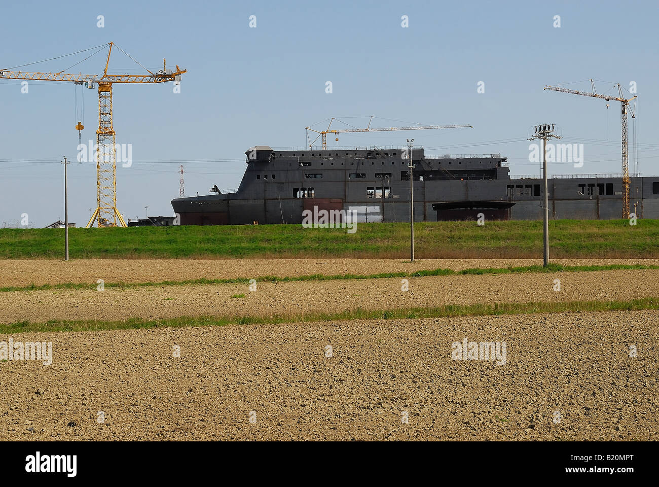 Shipyard labour hi-res stock photography and images - Alamy