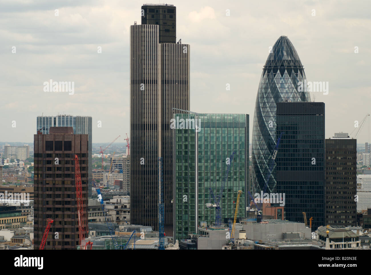 London finance office hi-res stock photography and images - Alamy